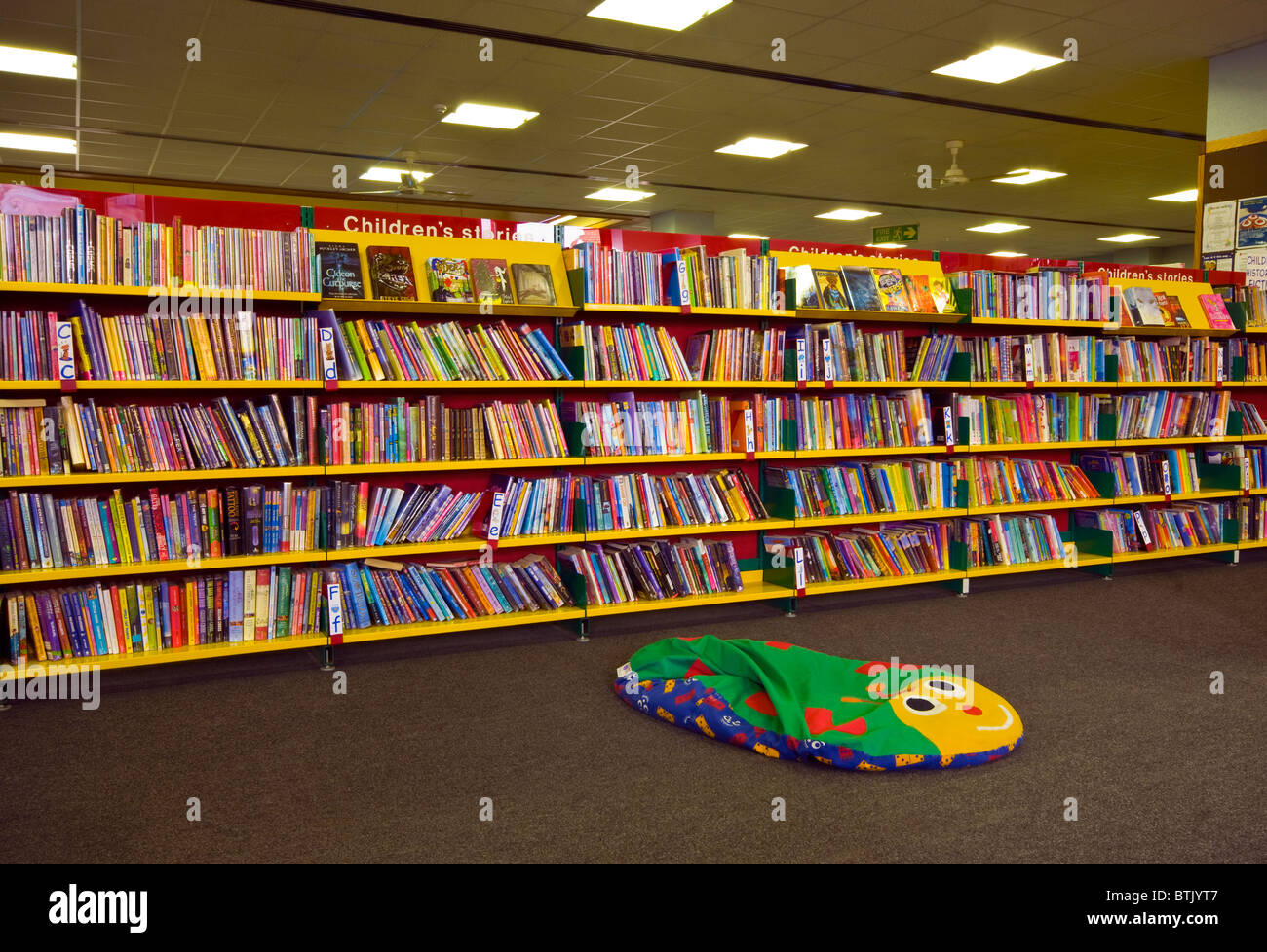 Kinder bibliothek -Fotos und -Bildmaterial in hoher Auflösung – Alamy