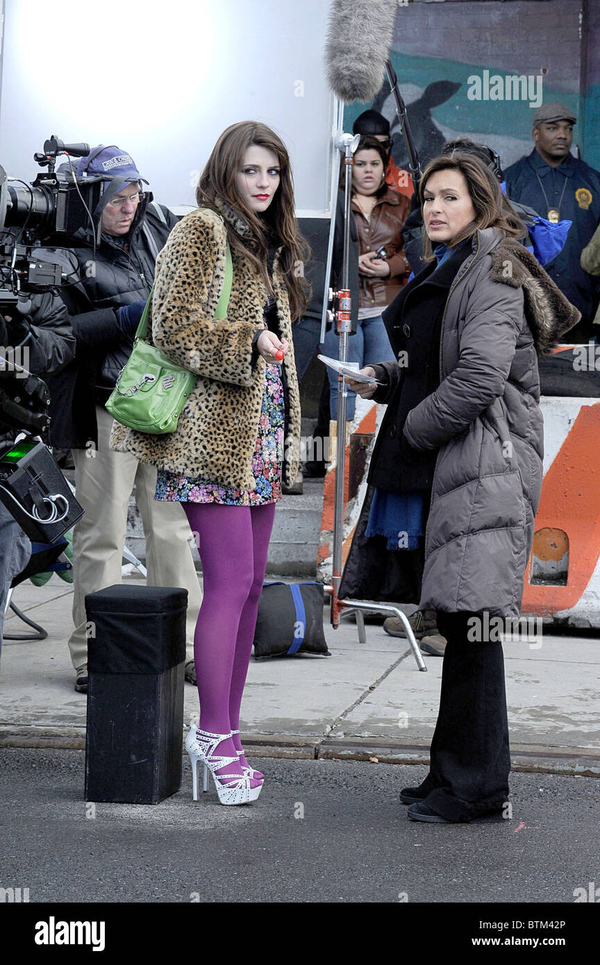 Mariska hargitay on the set of law and order -Fotos und -Bildmaterial ...