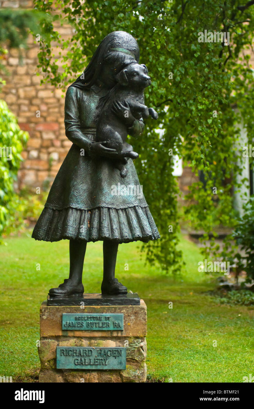 Statue von kleinen Mädchen von James Butler RA in der Richard Hagan ...