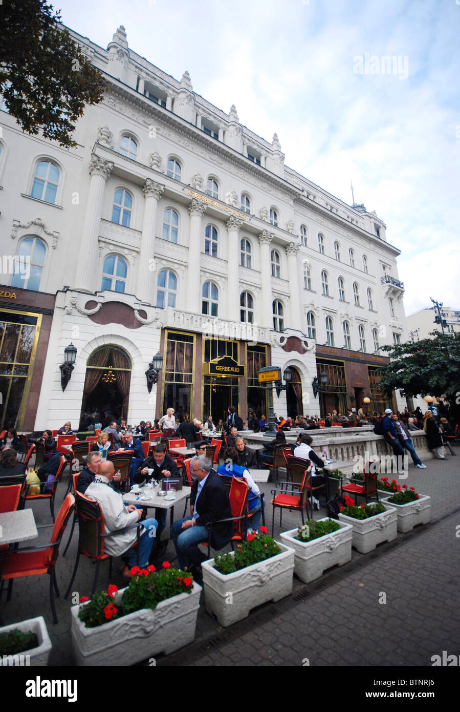 Café in budapest -Fotos und -Bildmaterial in hoher Auflösung – Alamy