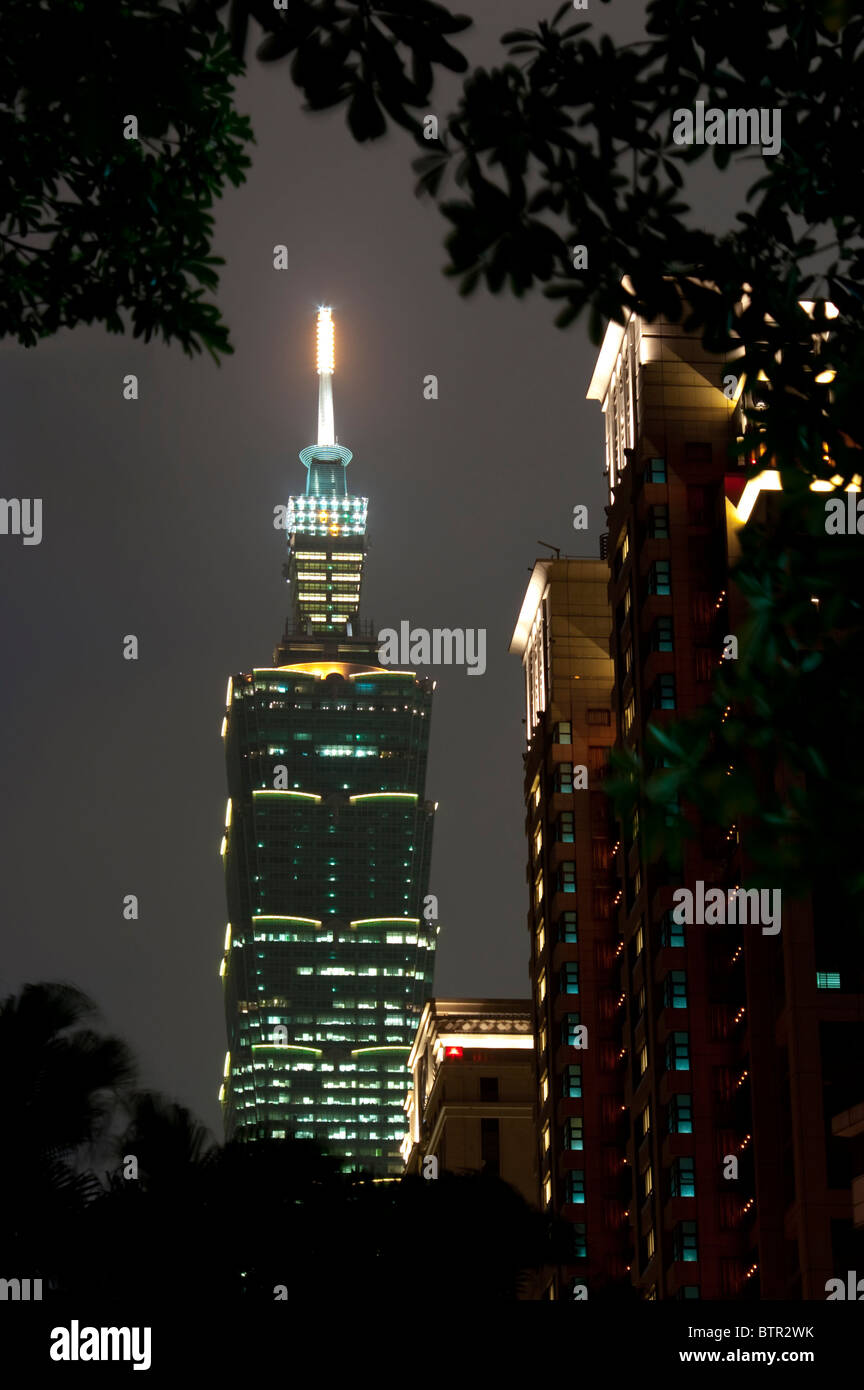 Taipei 101 nachtzeit -Fotos und -Bildmaterial in hoher Auflösung – Alamy