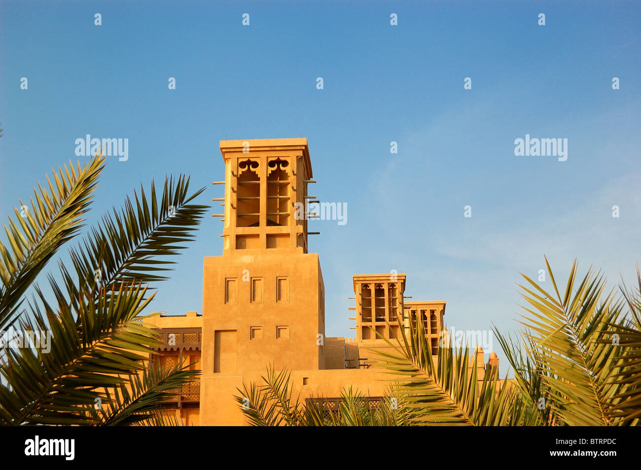Windturm dubai -Fotos und -Bildmaterial in hoher Auflösung – Alamy