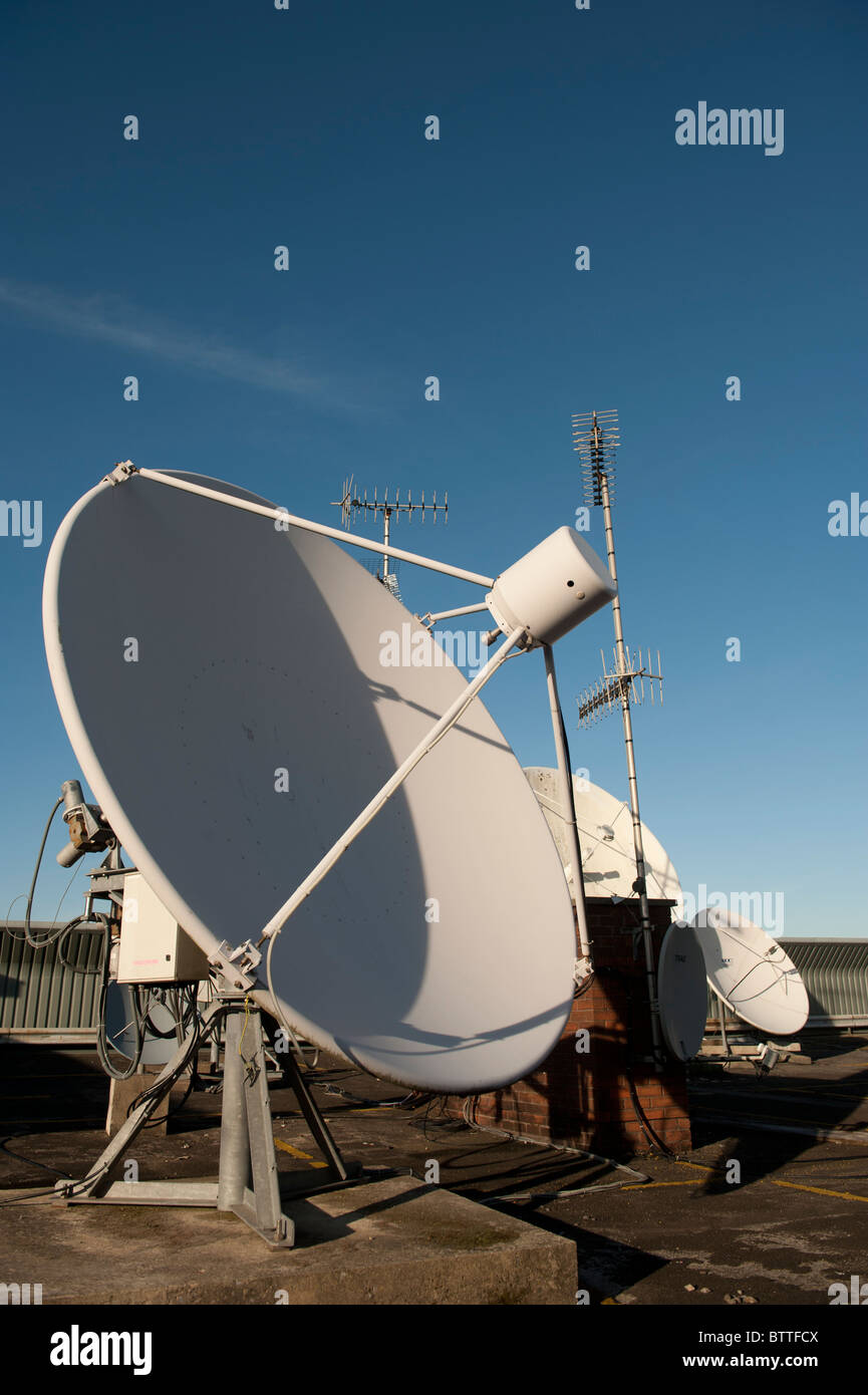 Digitale TV-Übertragung und Empfang Parabolantennen Rundfunk bei ...