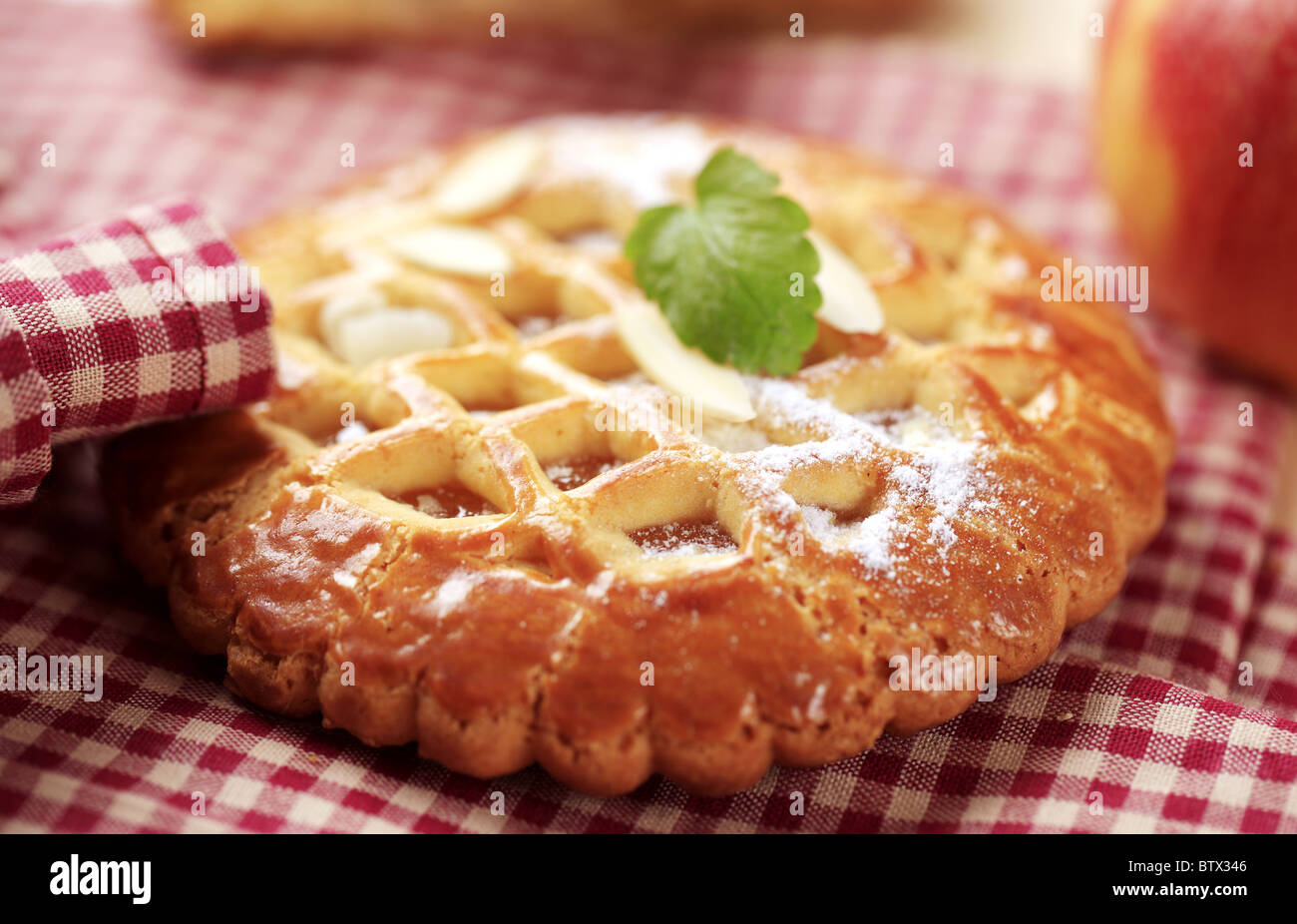 Gebäck obst -Fotos und -Bildmaterial in hoher Auflösung – Alamy