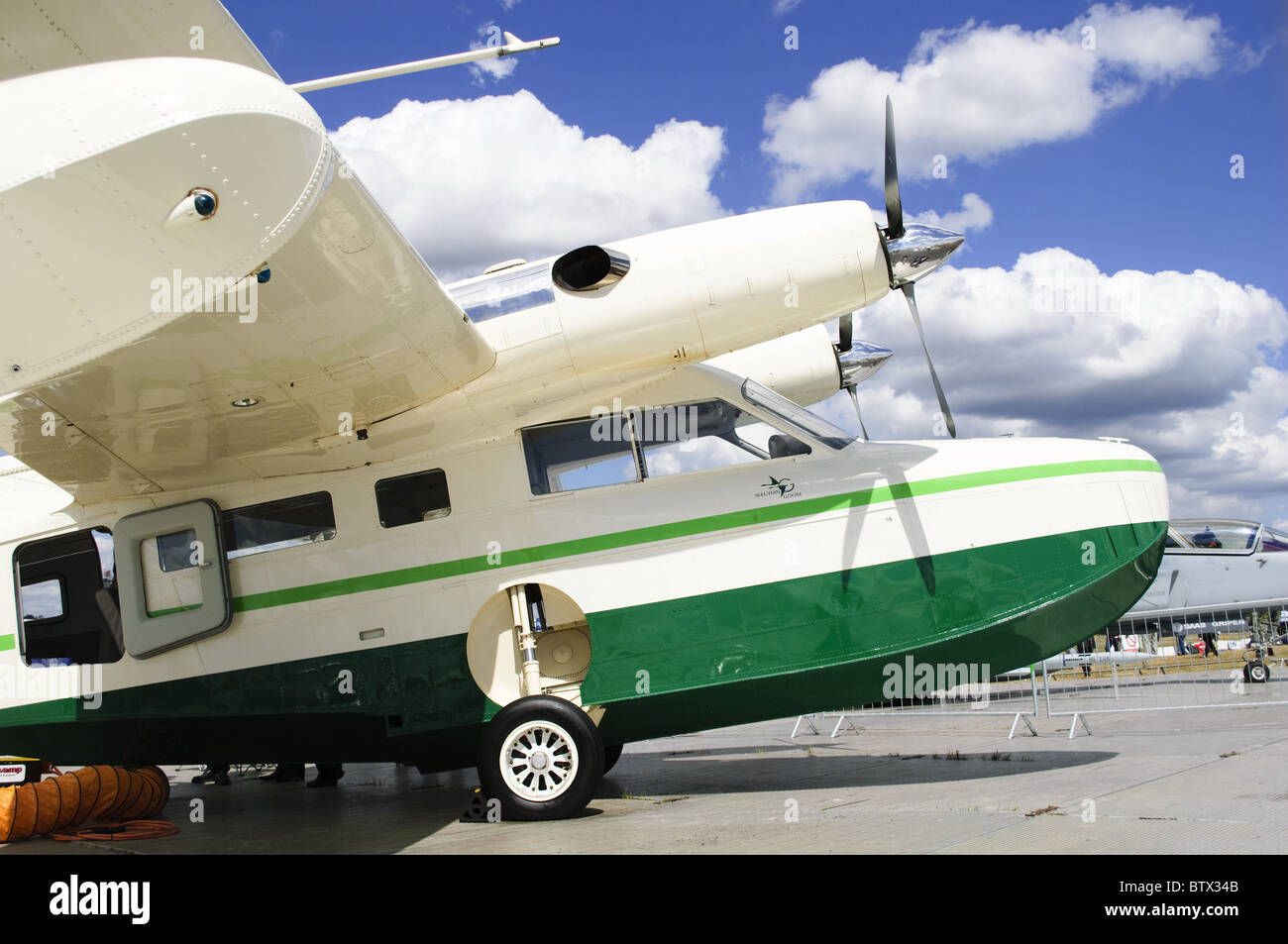 Grumman gans flugzeug -Fotos und -Bildmaterial in hoher Auflösung – Alamy