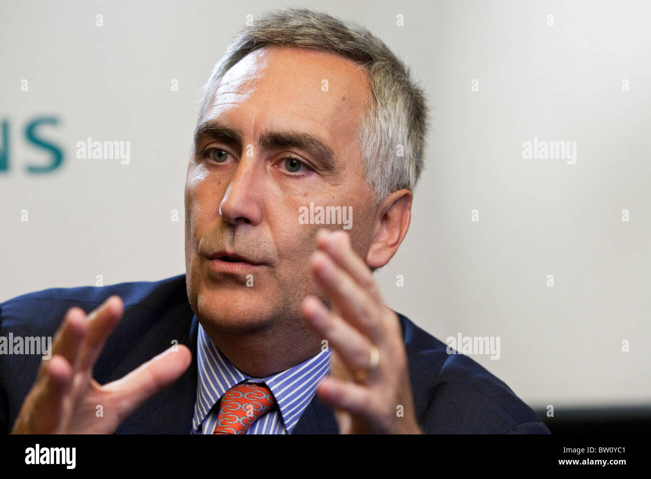 Peter Loescher, Chief Executive Officer der Siemens AG, spricht in ...