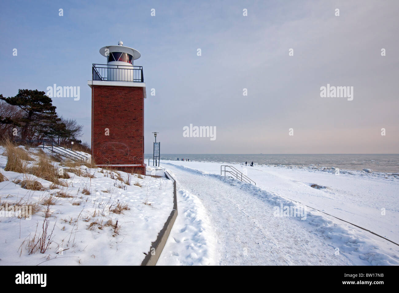 Der Leuchtturm Olhörn, im Schnee im Winter in Wyk Auf Föhr auf der ... Der Leuchtturm Olhörn, im Schnee im Winter in Wyk Auf Föhr auf der ...