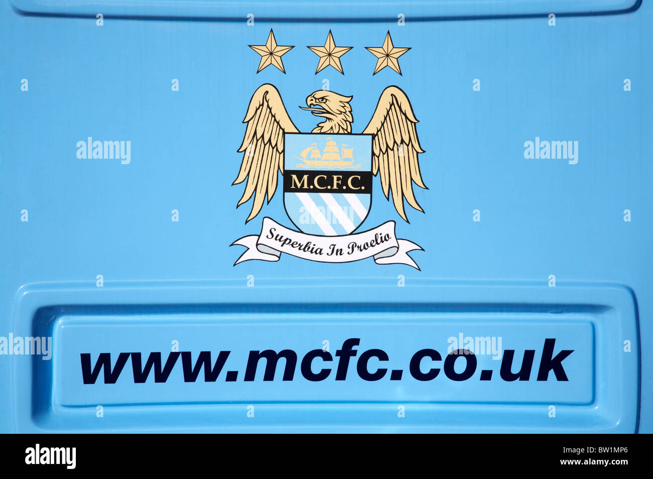 Manchester City Football Club Logo mit Website Infos Stockfotografie ...
