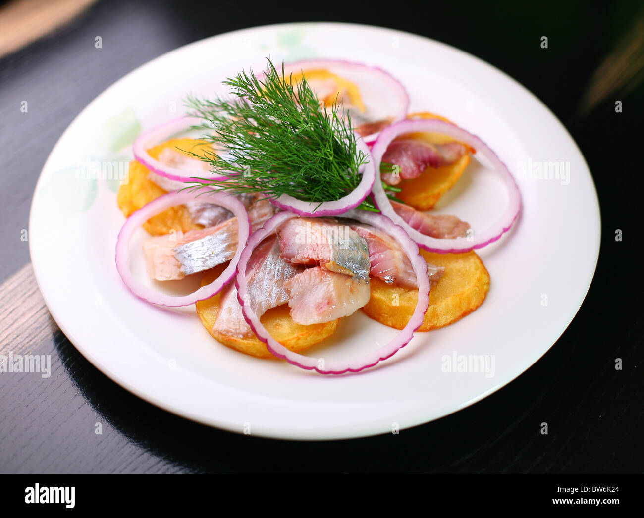 Hering mit zwiebeln -Fotos und -Bildmaterial in hoher Auflösung – Alamy