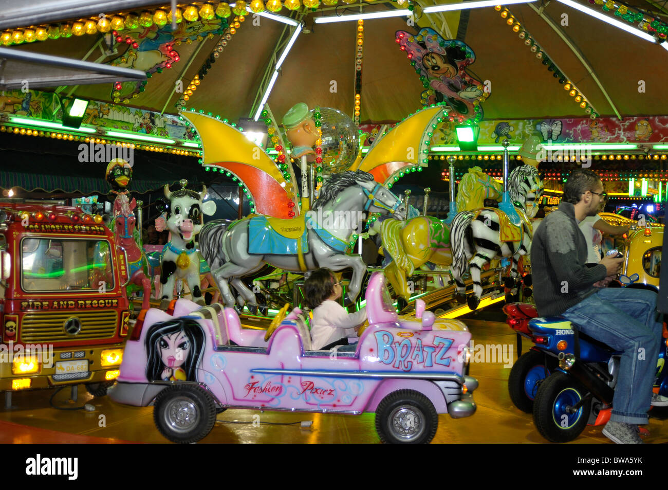 Messe kirmes kirmes lichter -Fotos und -Bildmaterial in hoher Auflösung – Alamy
