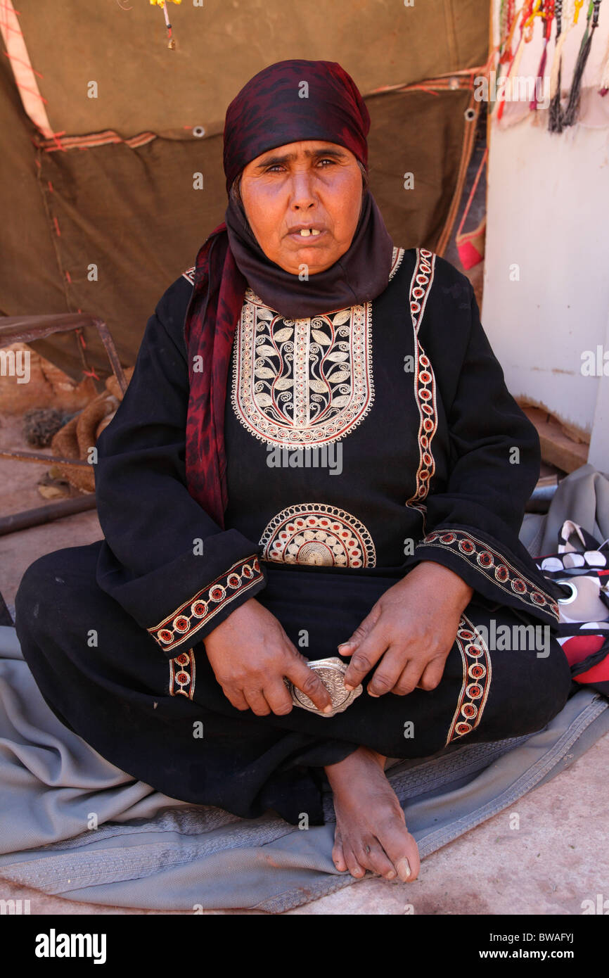 Jordanian bedouin cloth -Fotos und -Bildmaterial in hoher Auflösung – Alamy