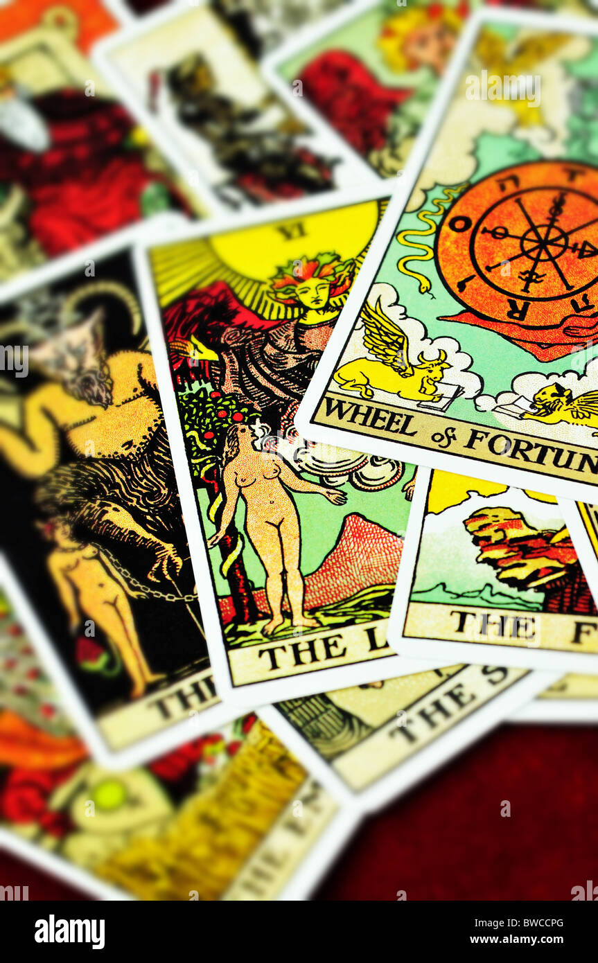 Tarot karte -Fotos und -Bildmaterial in hoher Auflösung – Alamy