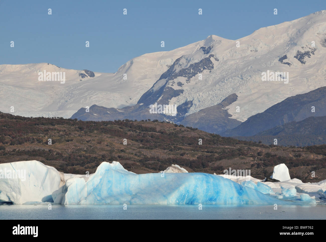 Eisberge 2 schwimmendes steigendes seewasser -Fotos und -Bildmaterial ...