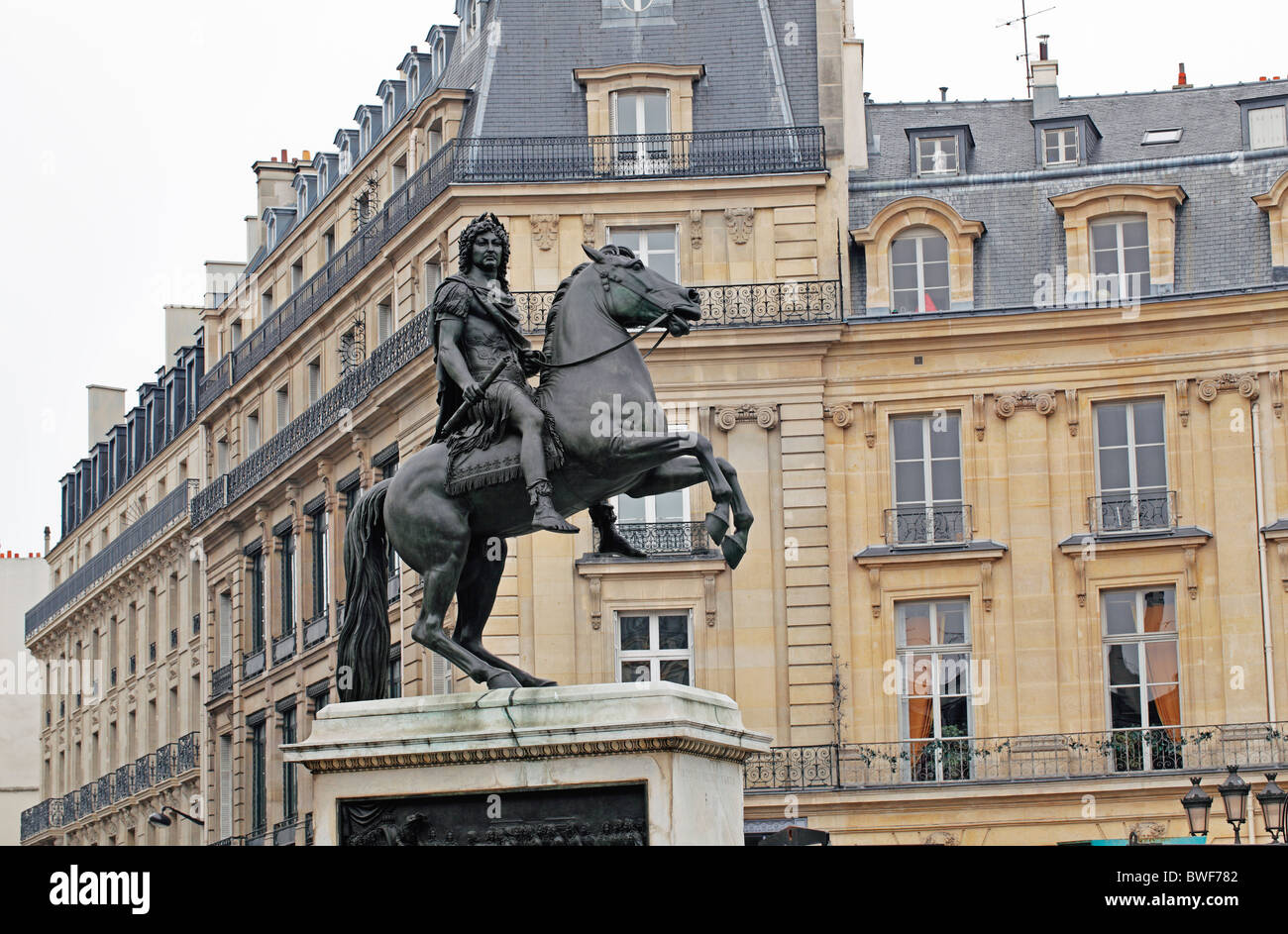 Französische König Louis XIV Reiterstandbild am Place des Victoires ...