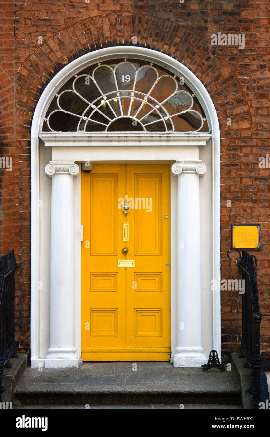 Georgische türen dublin -Fotos und -Bildmaterial in hoher Auflösung – Alamy