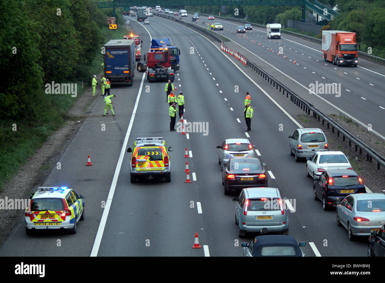 Autobahn Unfall auf dem Standstreifen Stockfotografie - Alamy