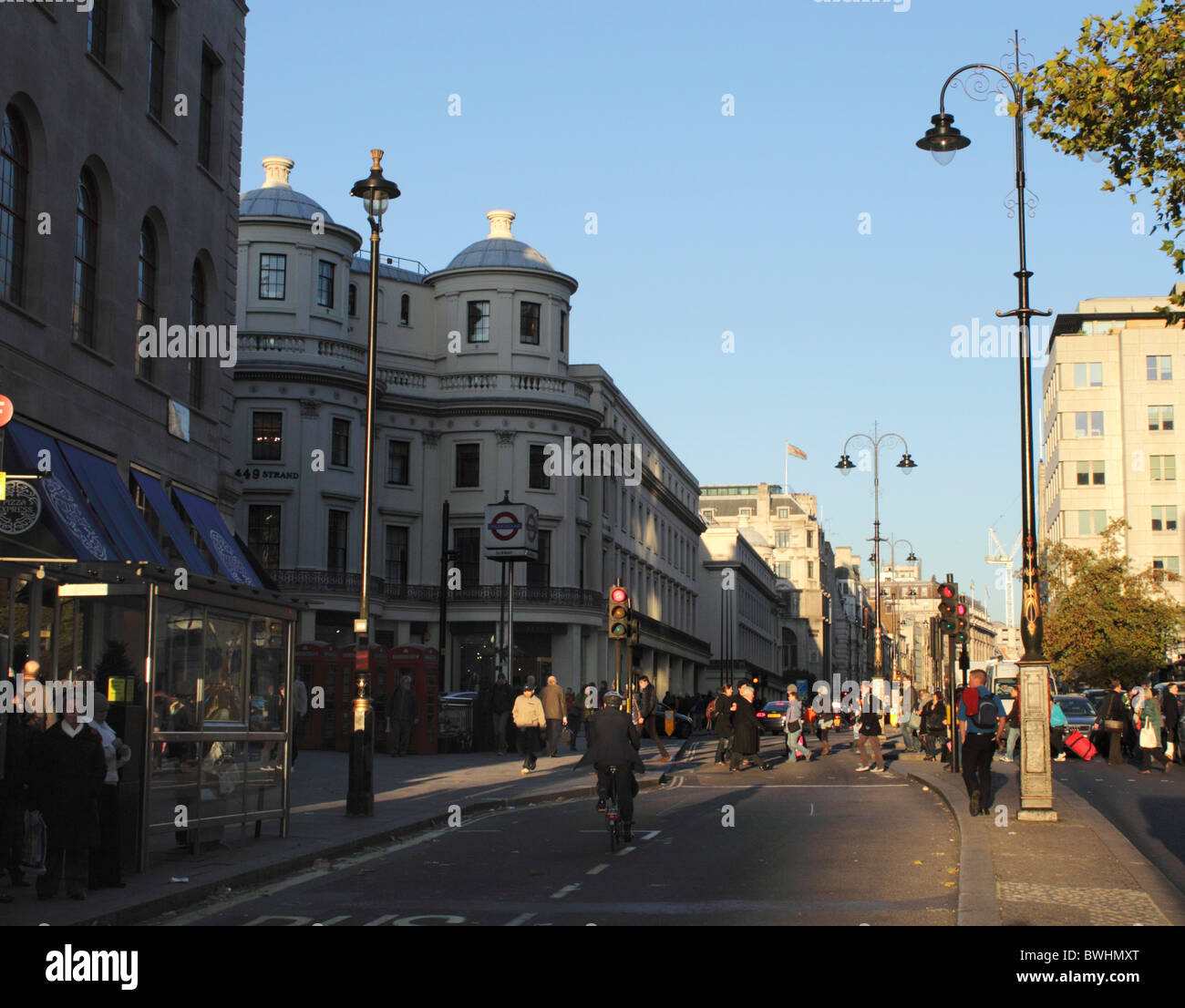 Leute london herbst -Fotos und -Bildmaterial in hoher Auflösung – Alamy