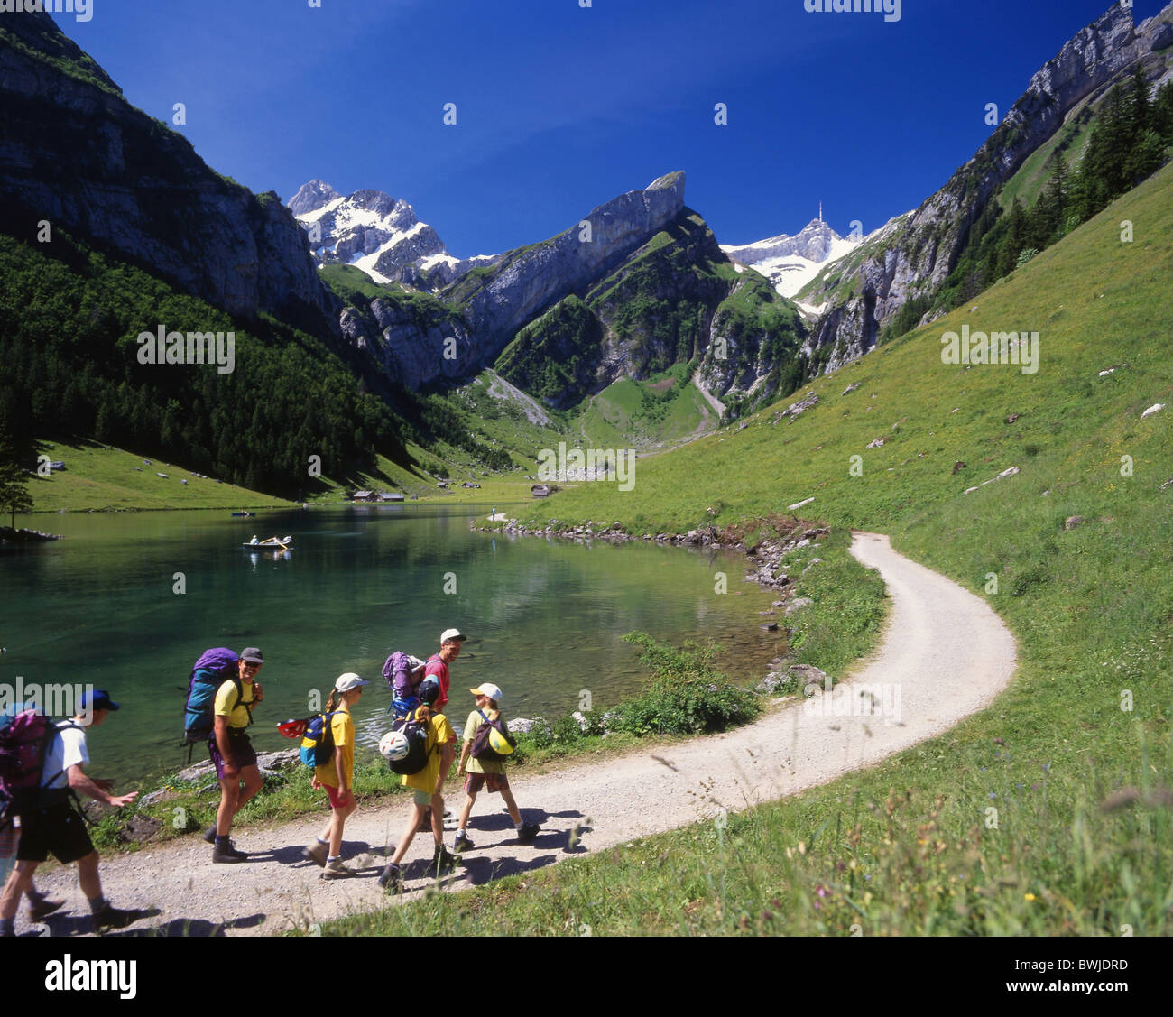 Seealpsee See Bergsee Wandern Bergwandern Gruppe Familie Familien ...