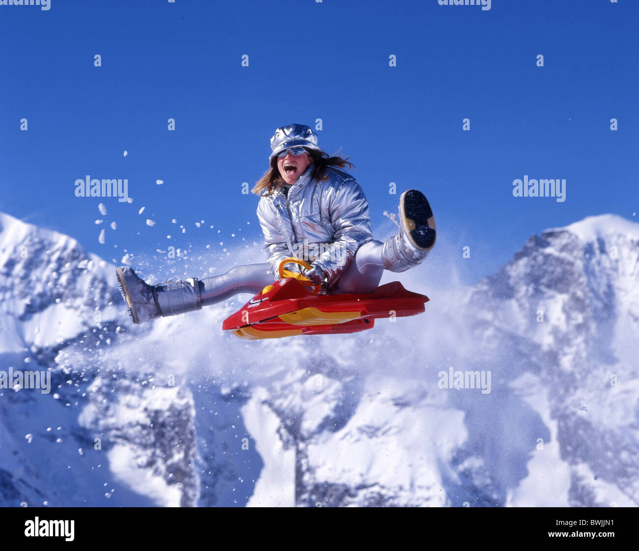 Winter-Frau springen Spaß Witz Freude Bob Kunststoff Bob-Schlitten ...