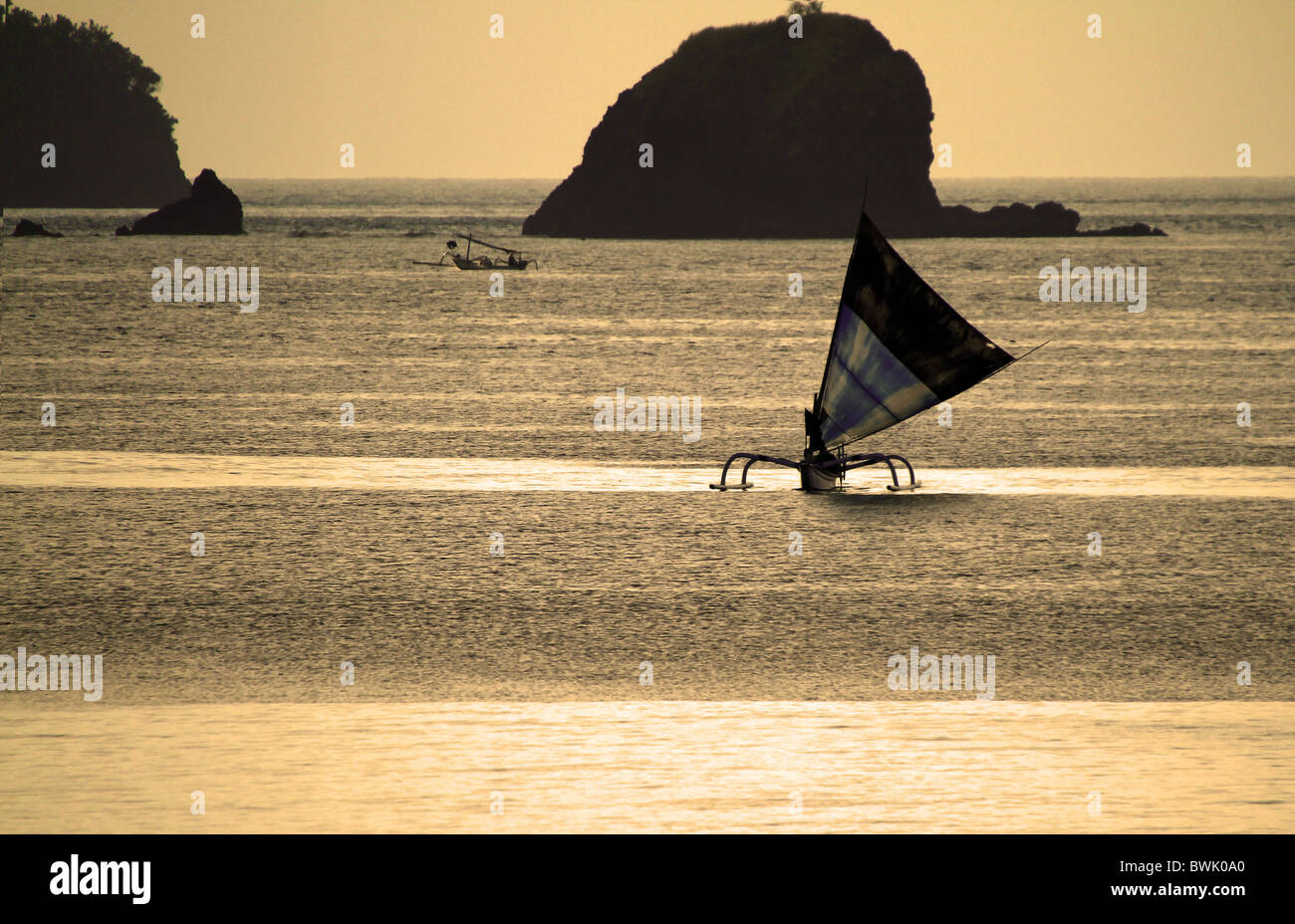 Fischerboot mit segel -Fotos und -Bildmaterial in hoher Auflösung – Alamy