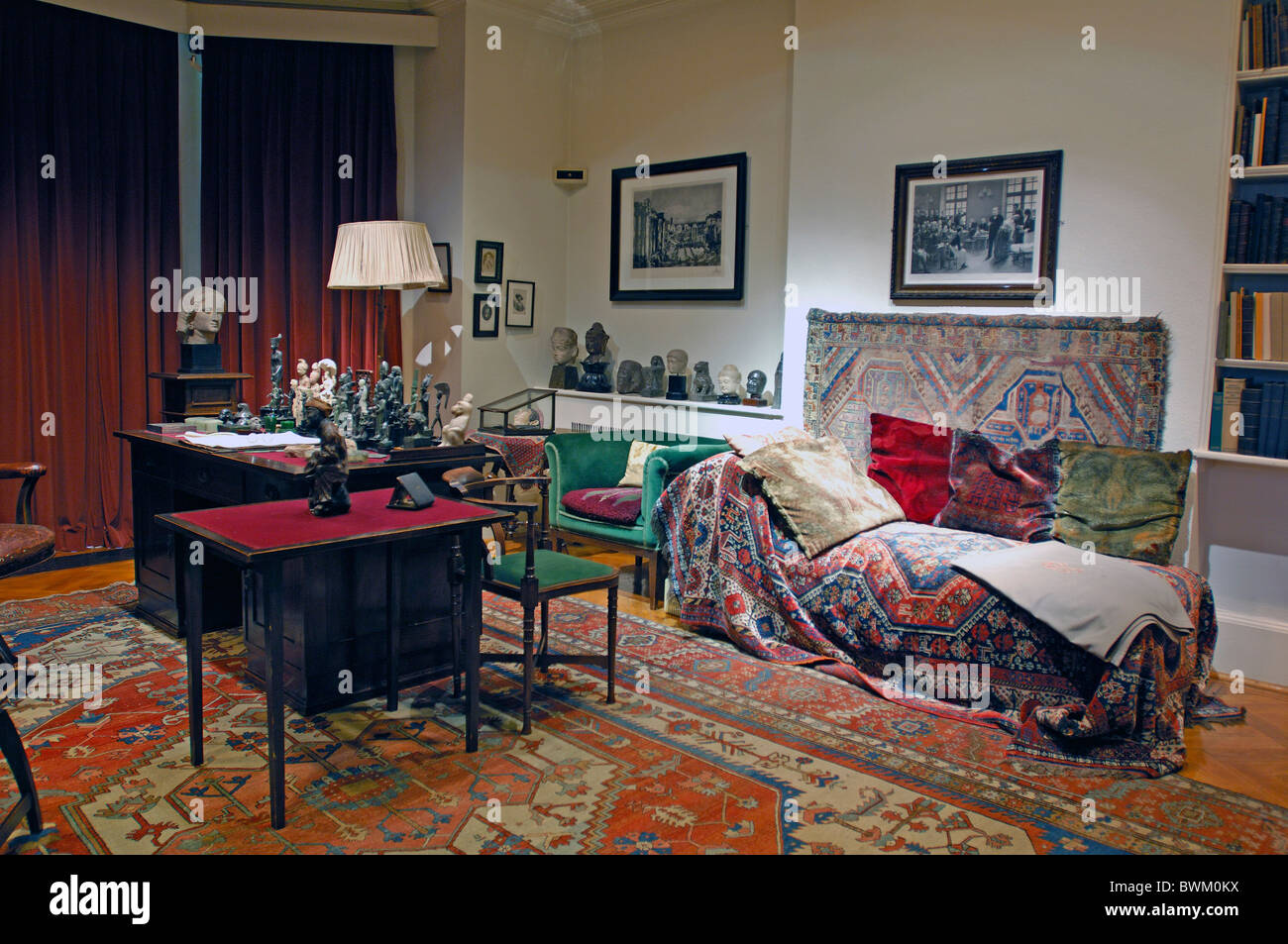 Freud couch -Fotos und -Bildmaterial in hoher Auflösung – Alamy