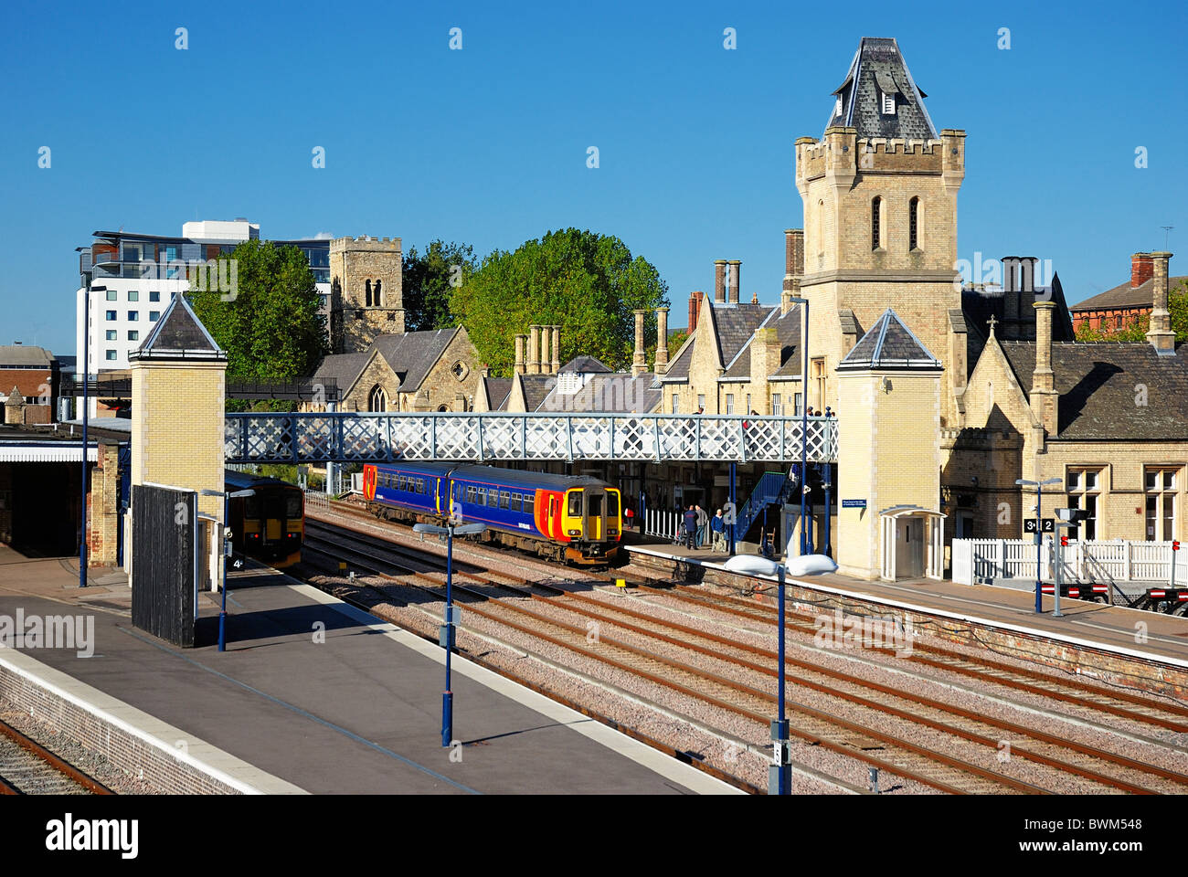 Bahnhof england -Fotos und -Bildmaterial in hoher Auflösung – Alamy