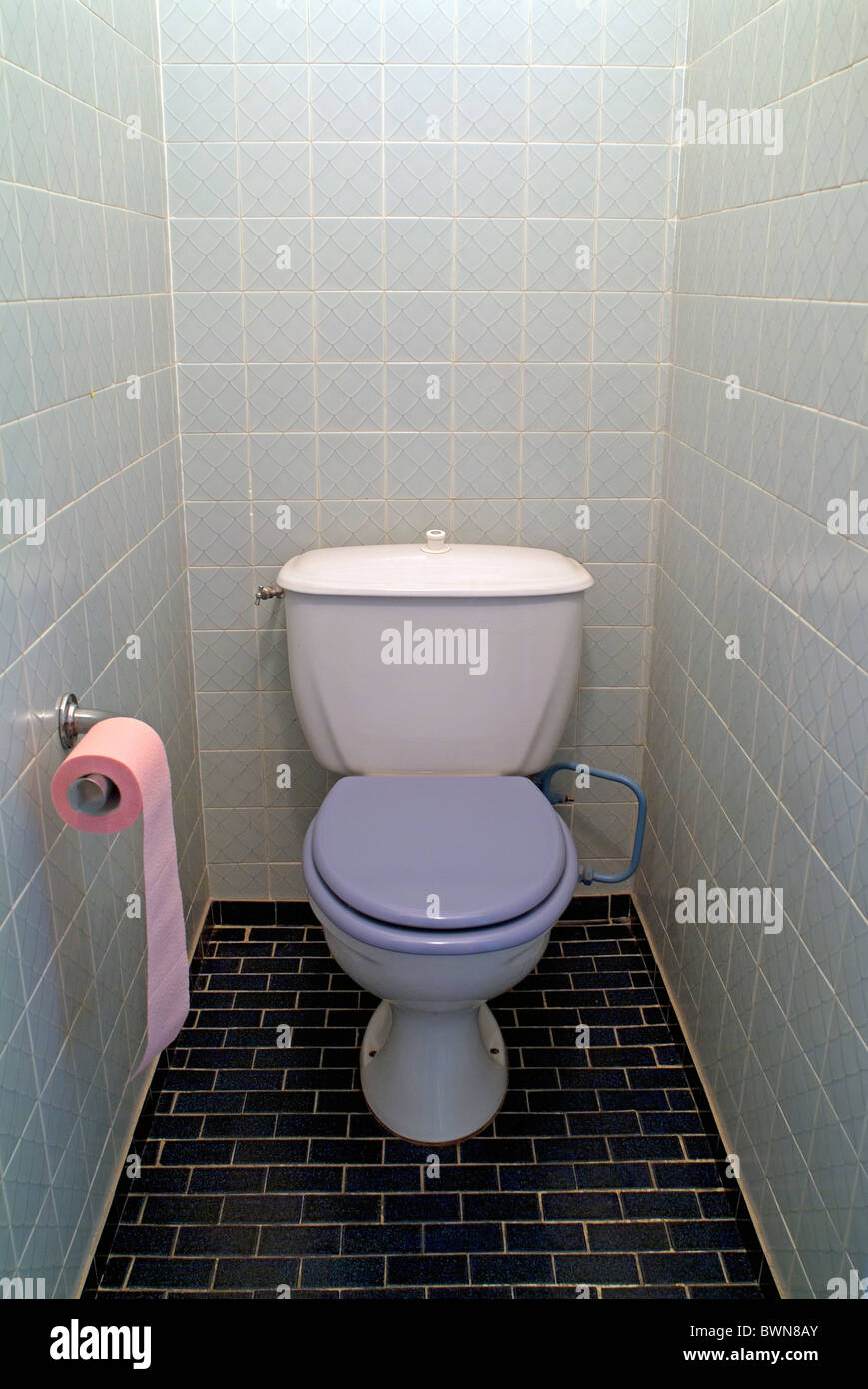 Female toilet -Fotos und -Bildmaterial in hoher Auflösung – Alamy