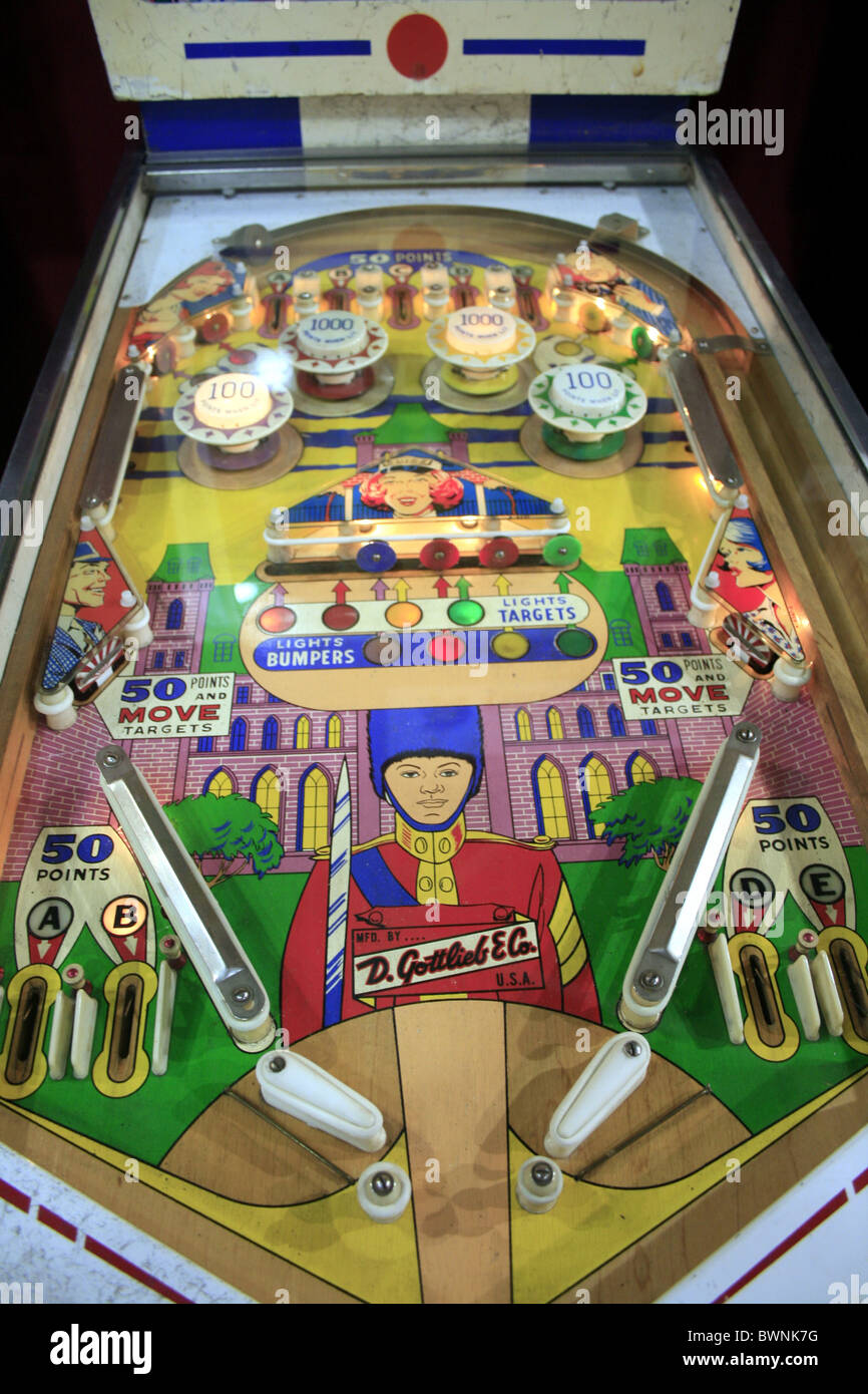 Flipper-Spiel im Arcade-Spiele Stockfotografie - Alamy