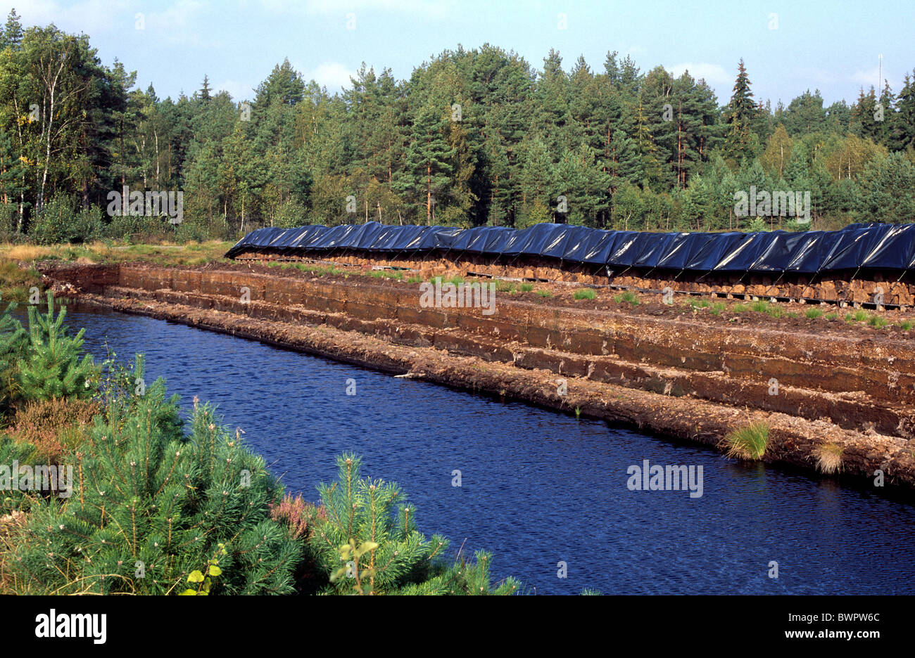 Torf graben -Fotos und -Bildmaterial in hoher Auflösung – Alamy