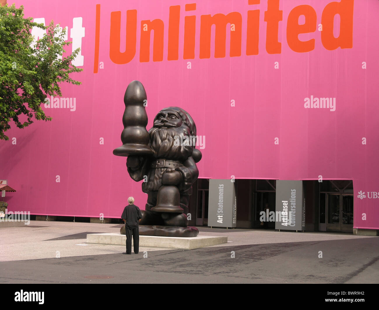 Schweiz Europa Kunst Basel Art Unlimited Paul McCarthy Skulptur Fassade ...