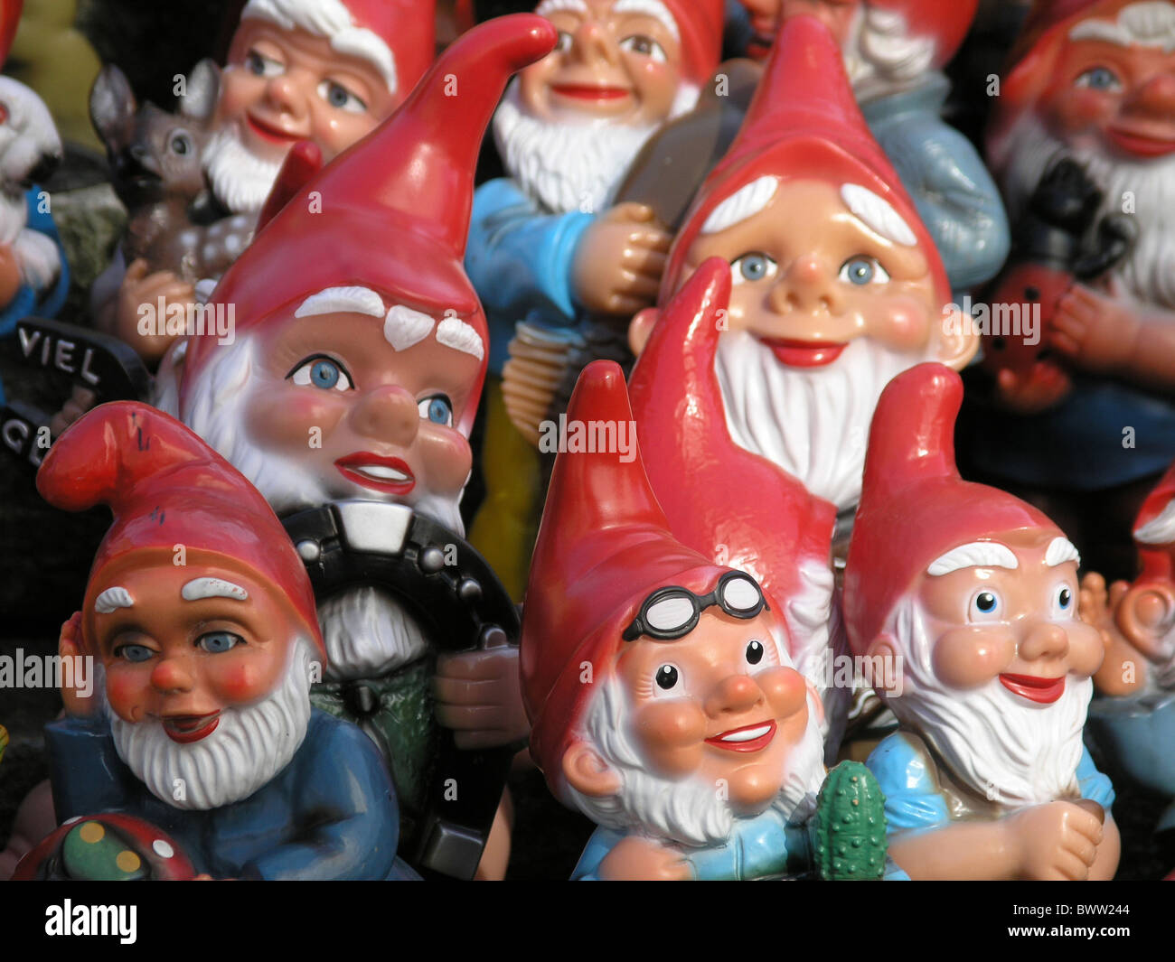 Gnomen figuren -Fotos und -Bildmaterial in hoher Auflösung – Alamy