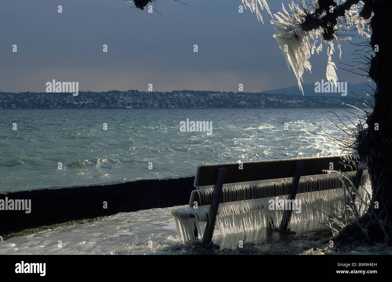 Winter ice cold lake geneva -Fotos und -Bildmaterial in hoher Auflösung ...