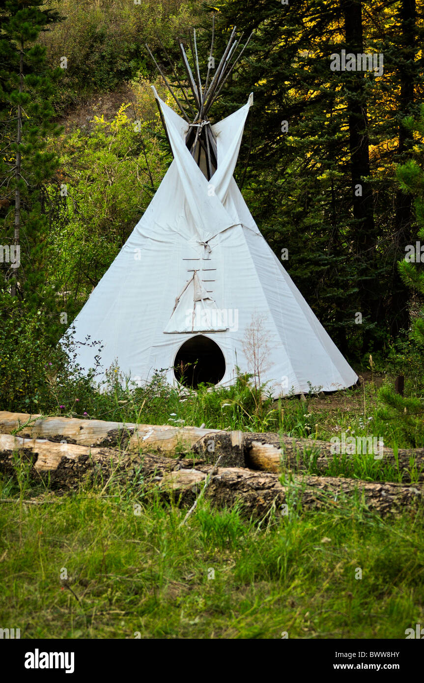 Native american campsite -Fotos und -Bildmaterial in hoher Auflösung ...