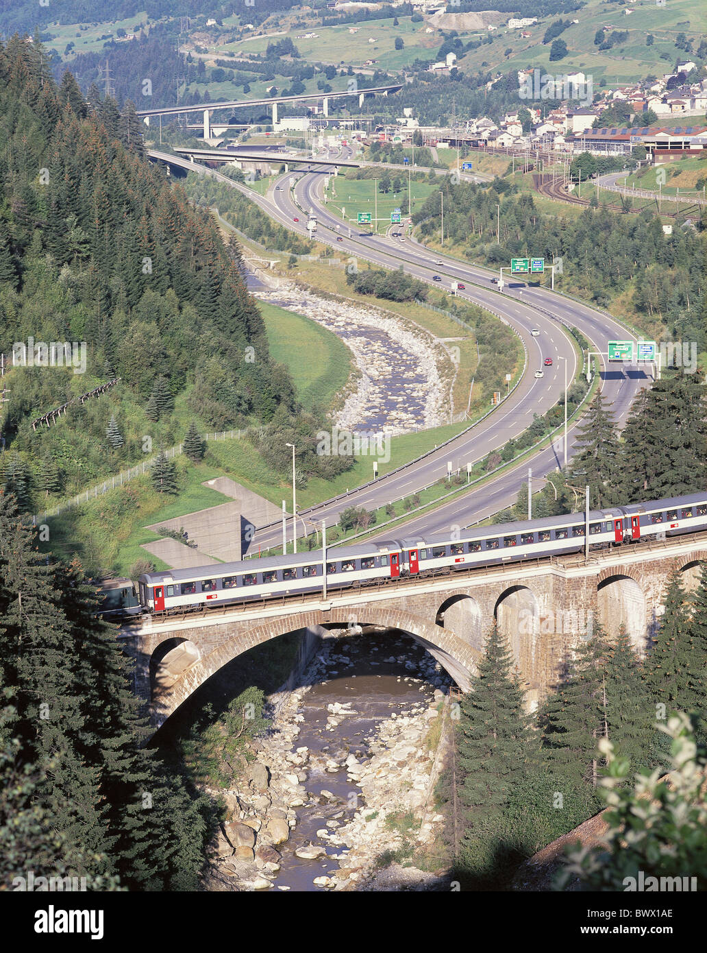 Autobahn Schweiz Europa Tessin Airolo Gotthard Autobahn Zug Übersicht ...