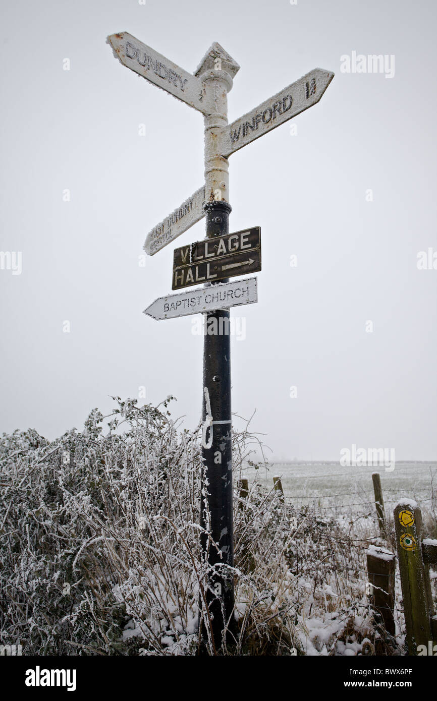Zeichen mit schnee -Fotos und -Bildmaterial in hoher Auflösung – Alamy