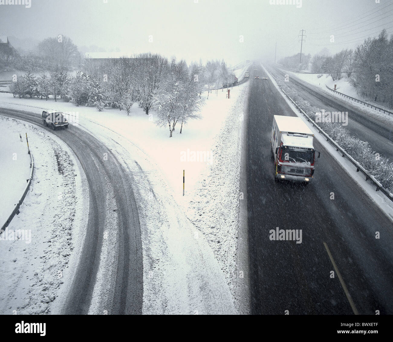 Autobahn Winter von oben LKW ländlich Gabel Kreuzung Straßenverkehr ...