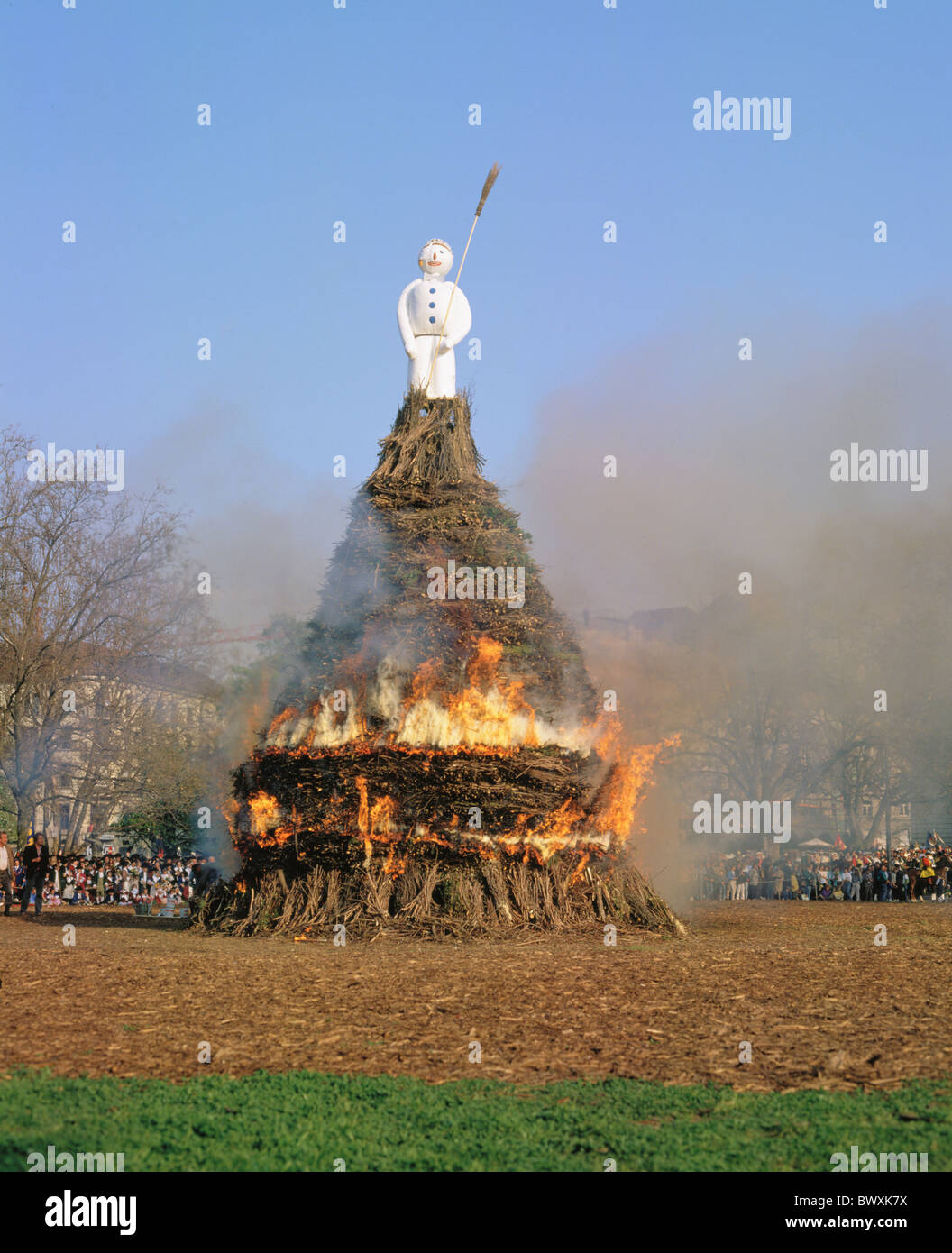 Boogg brennende Scheiterhaufen Sechselauten Festival Tradition Stadt ...