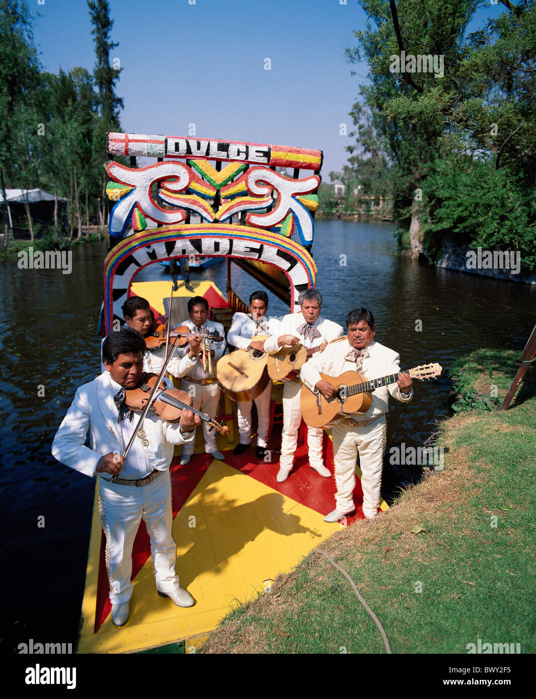 Mariachis Mexiko Mexiko Stadt Musiker Trajinera Floß UNESCO Xochimilco ...