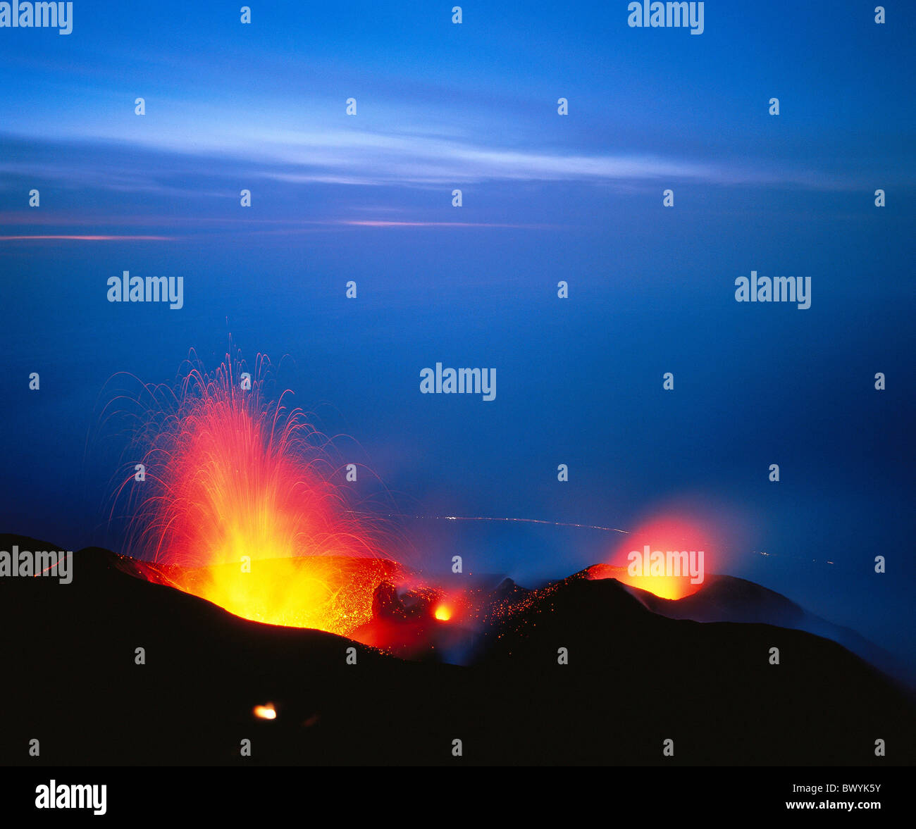 Stromboli ausbruch -Fotos und -Bildmaterial in hoher Auflösung – Alamy