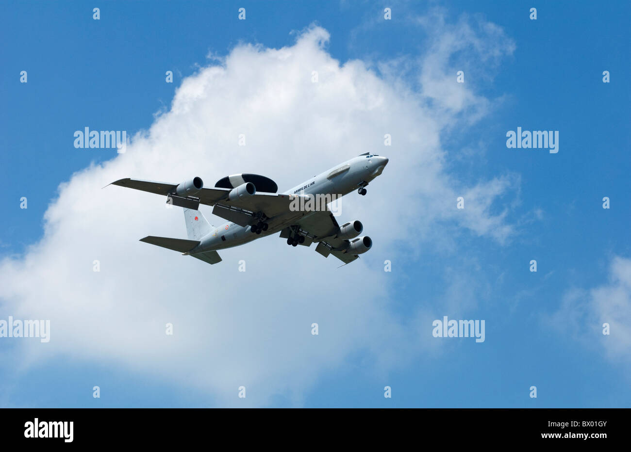 AWACS Boeing E-3F French Air Force Armee de l ' Air fliegen overhead ...