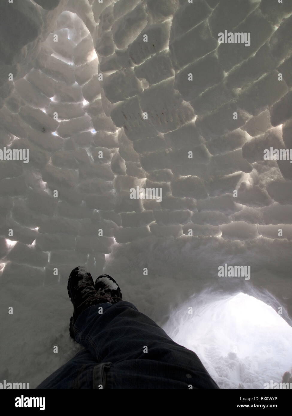 Inside an igloo -Fotos und -Bildmaterial in hoher Auflösung – Alamy