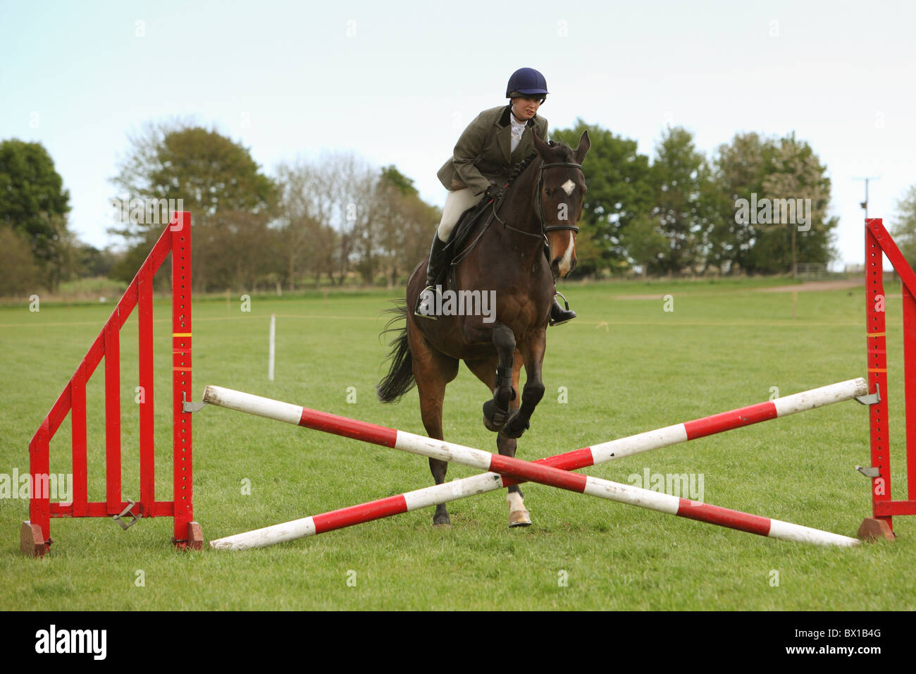 Reiter Reiten Springen Springen Springt Stockfotos und -bilder Kaufen ...