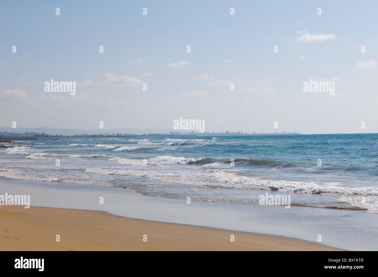 Mediteranean beach -Fotos und -Bildmaterial in hoher Auflösung – Alamy