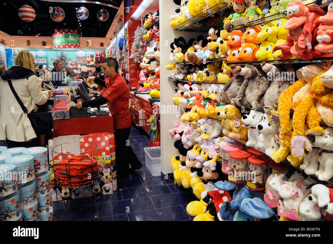 Disney store london -Fotos und -Bildmaterial in hoher Auflösung – Alamy