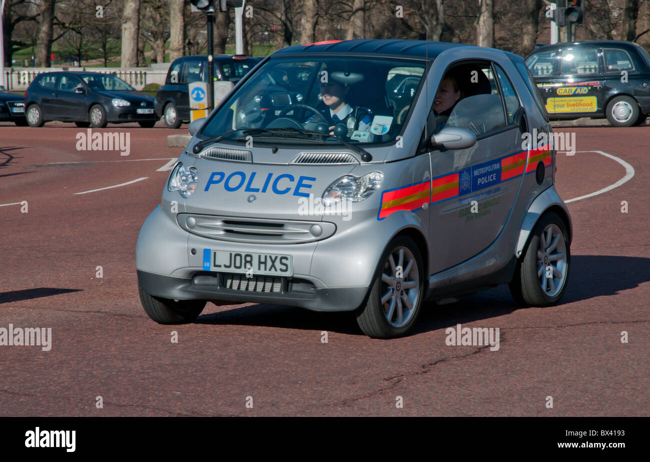 Polizeiautos uk -Fotos und -Bildmaterial in hoher Auflösung – Alamy