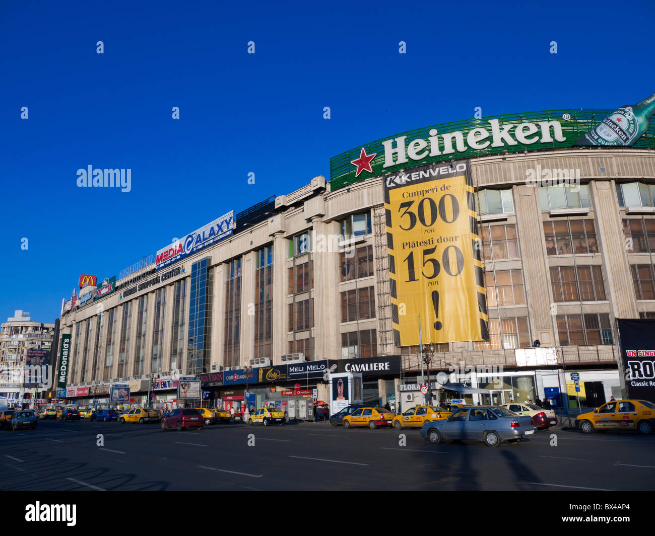 Bucharest shopping centre mall -Fotos und -Bildmaterial in hoher ...