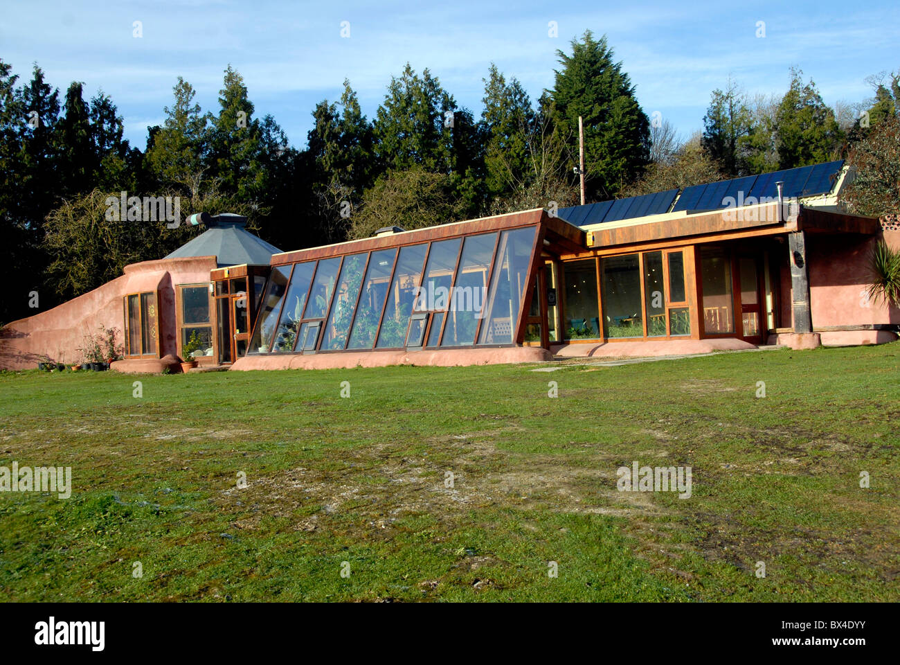 Earthship Brighton das erste Earthship gebaut von Recycling Gummireifen ...