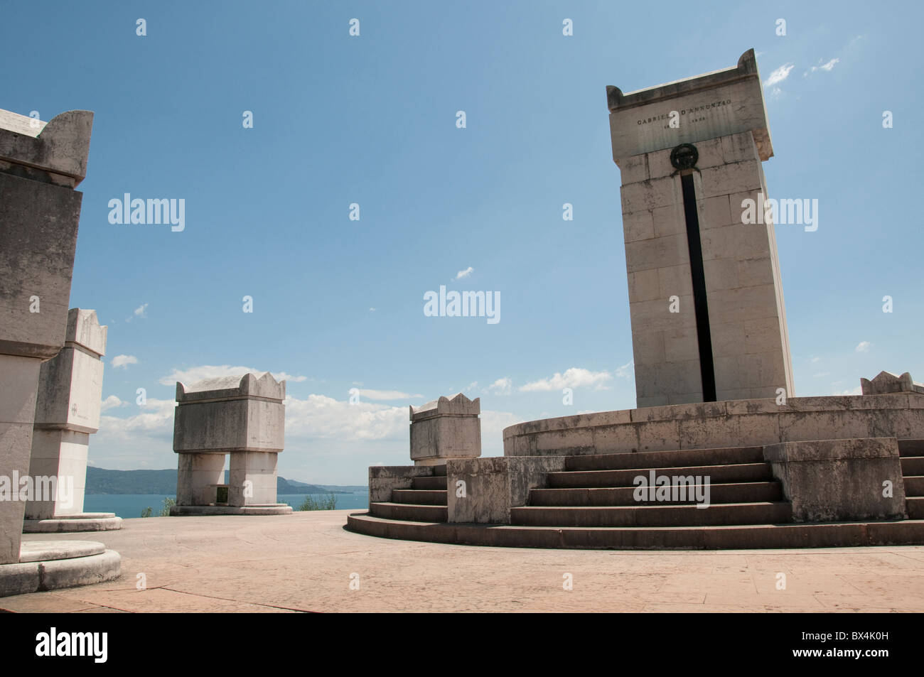 Statue riva del garda -Fotos und -Bildmaterial in hoher Auflösung – Alamy