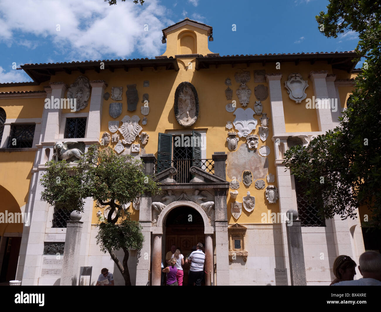 Il Vittoriale in Gardone Riviera am Gardasee, Norditalien Stockfotografie - Alamy