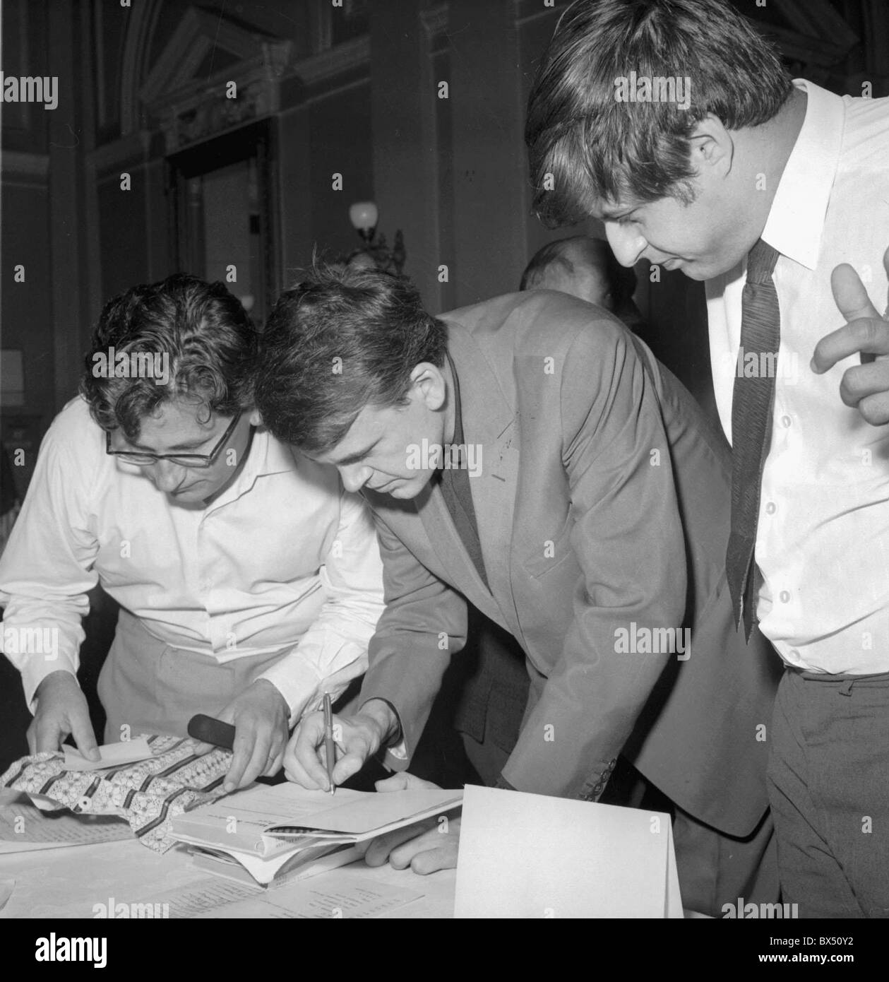 Milan kundera -Fotos und -Bildmaterial in hoher Auflösung – Alamy